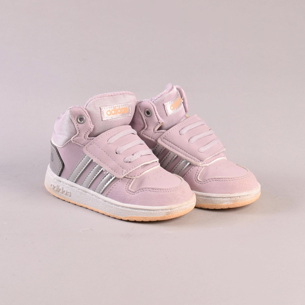 Ghete fete, 22 Adidas